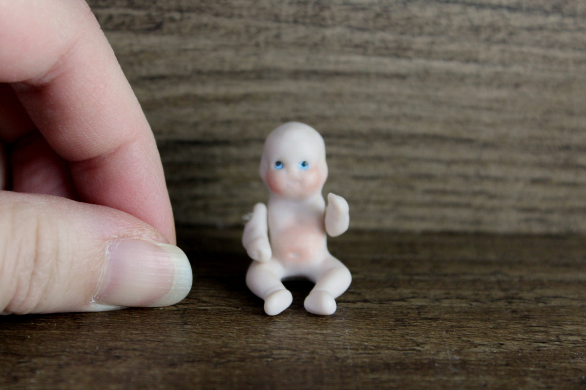 Vintage 1:12 Dollhouse Porcelain Bisque Seated Baby Figurine – The ...