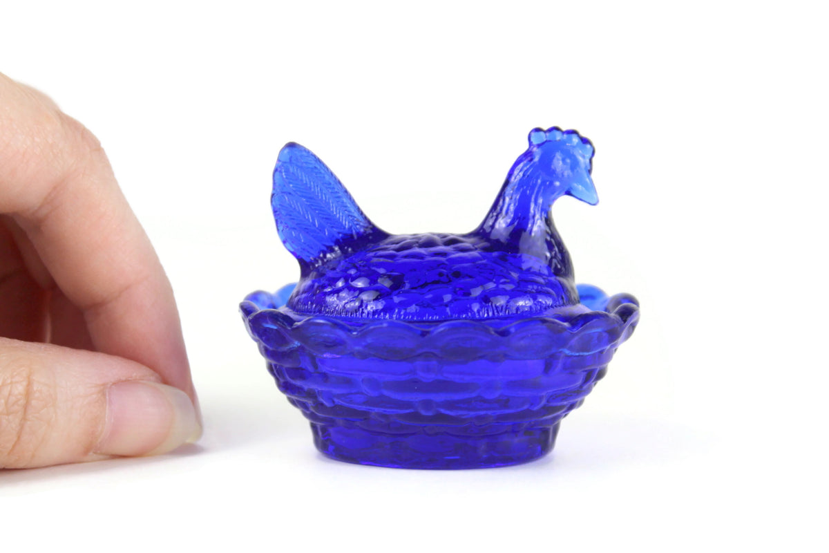 Vintage Degenhart Cobalt Blue Glass Hen on Nest / Chicken in Basket Sa ...